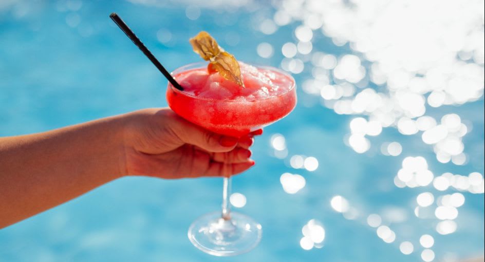 Pool Bar Muscat | Infinity Pool Bar at Tivoli LA VIE Muscat